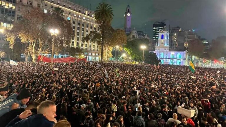Kirchner, Spinetta, Hebe, Maradona, el Indio: la Argentina que se va ...