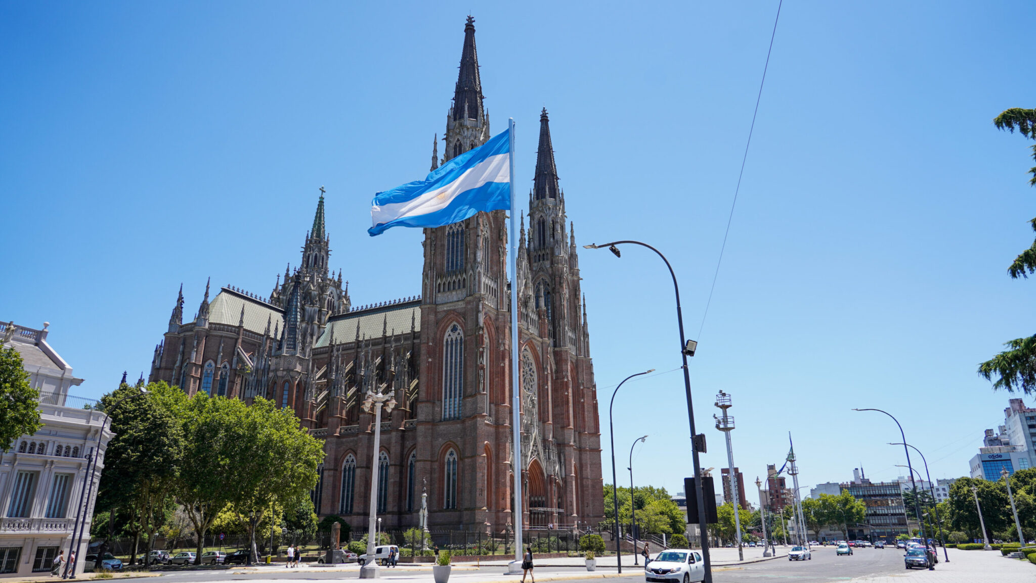 Diez días sin bandera en Plaza de Mayo y una reposición exprés en La ...
