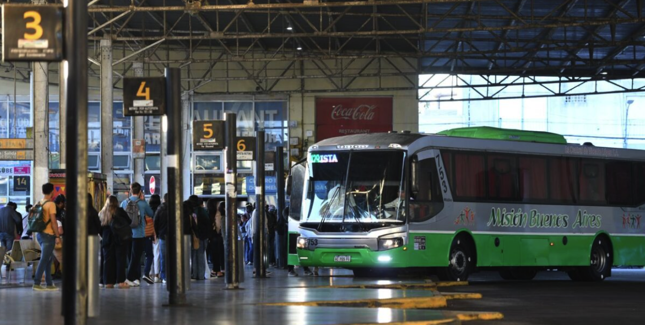 Nuevo aumento en los micros que conectan La Plata con el AMBA: cuáles ...